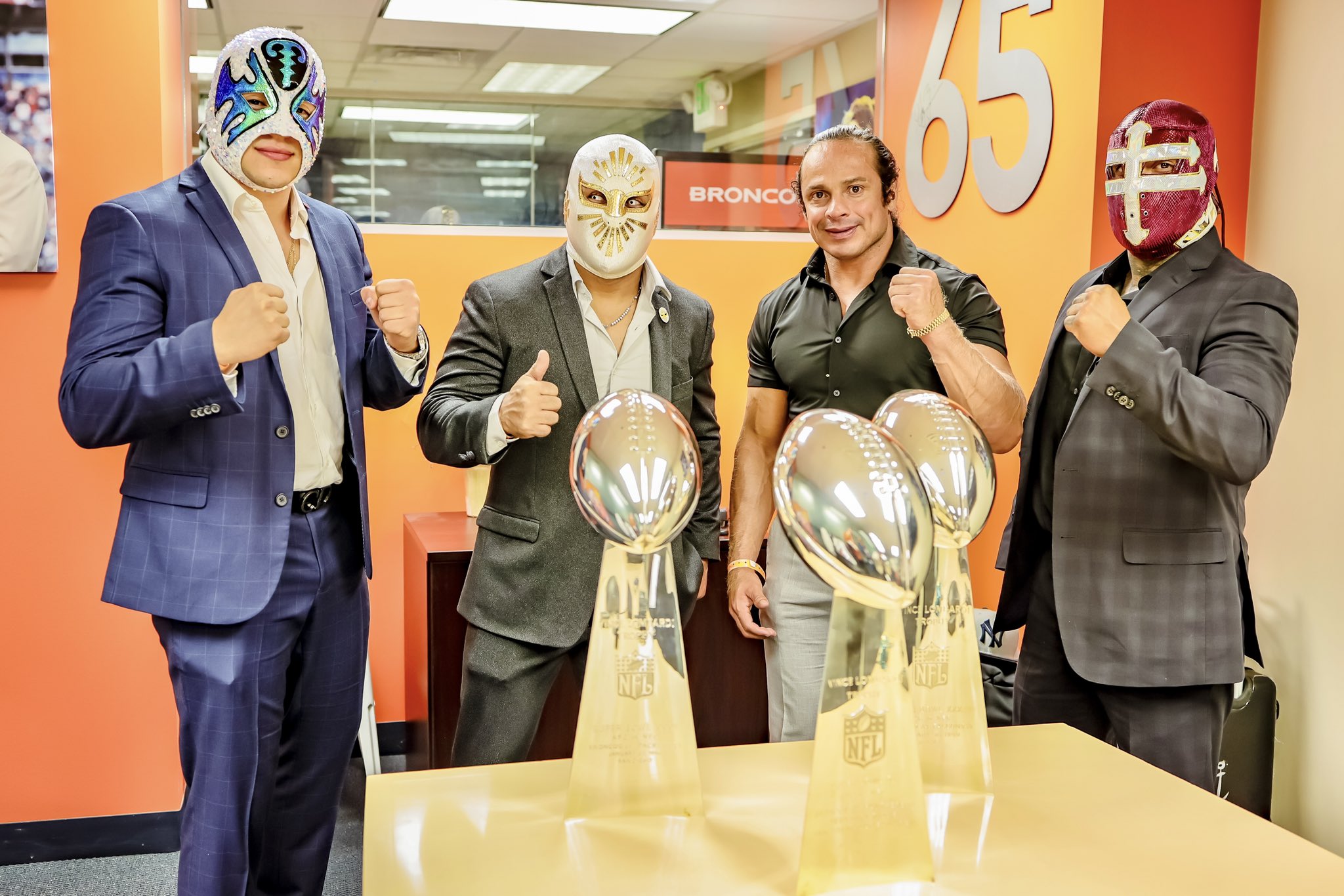 ¡GRAN COLABORACIÓN ENTRE LOS BRONCOS DE DENVER Y EL CMLL! - CMLL ::: La ...